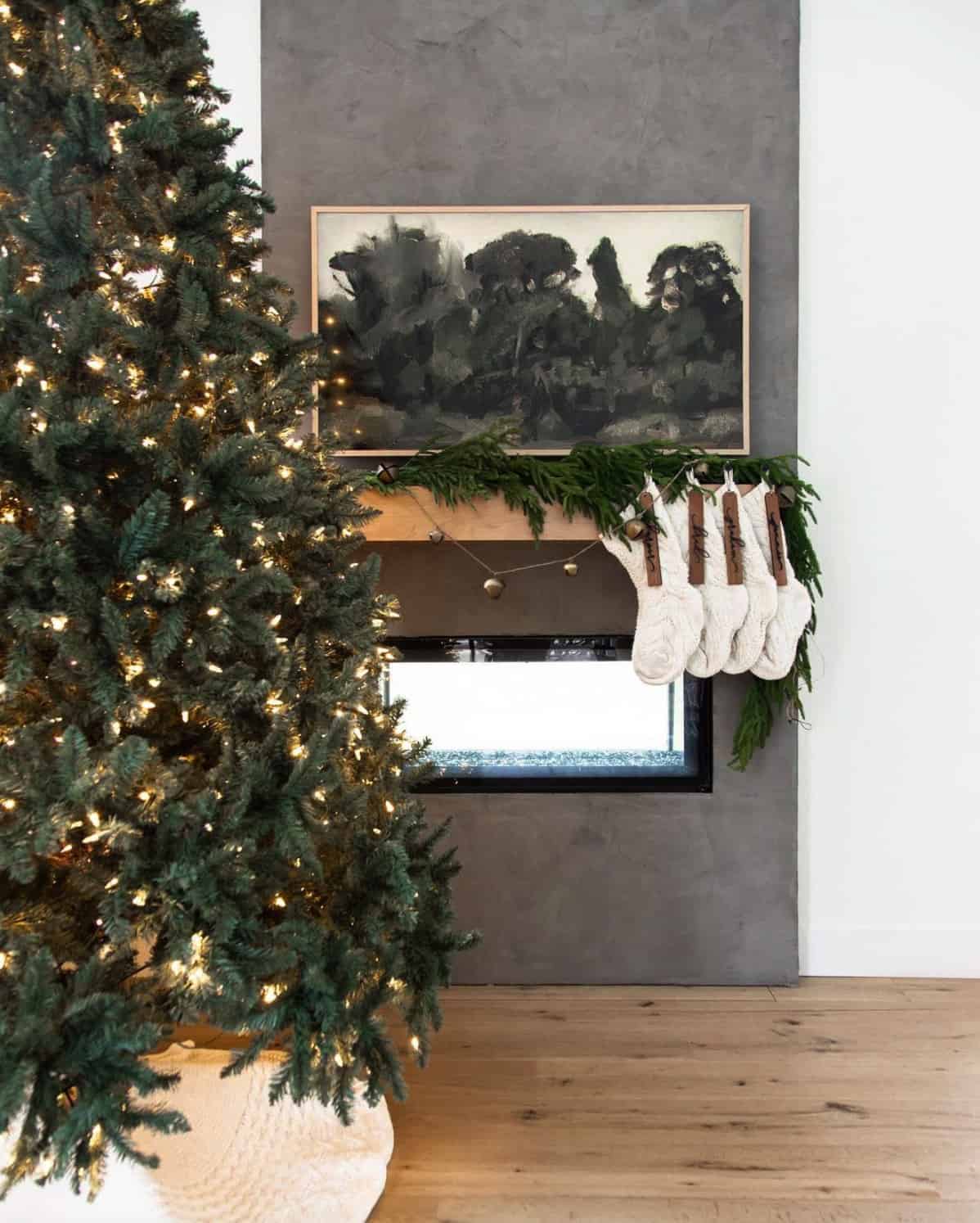 24 Christmas Garland Ideas For Your Fireplace: Festive Inspiration for ...