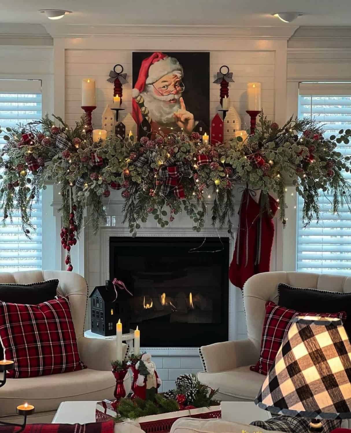 24 Christmas Garland Ideas For Your Fireplace: Festive Inspiration for ...